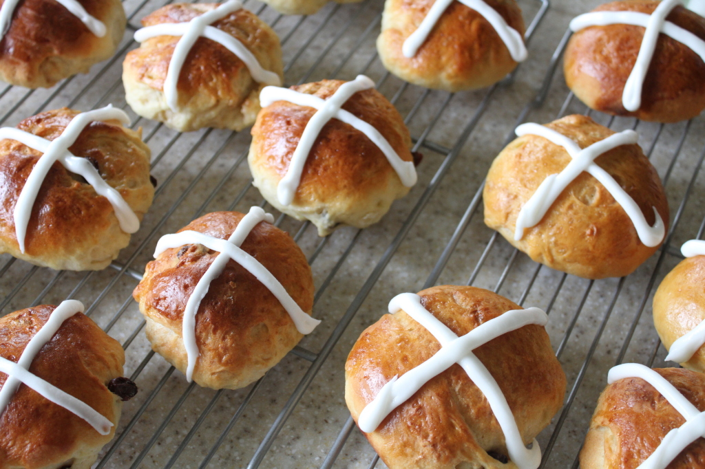 Hot Cross Buns - Brittany's Pantry : Brittany's Pantry